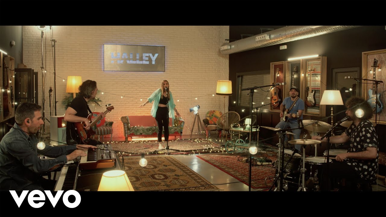 Conchita - Cupido - Life in Halley - YouTube