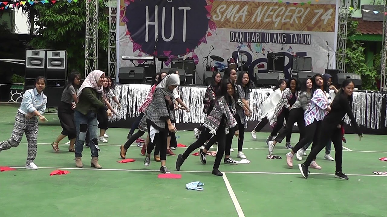 HUT SMAN 74 Jakarta : Flash Mob | MPK/OSIS SMAN 74 - YouTube