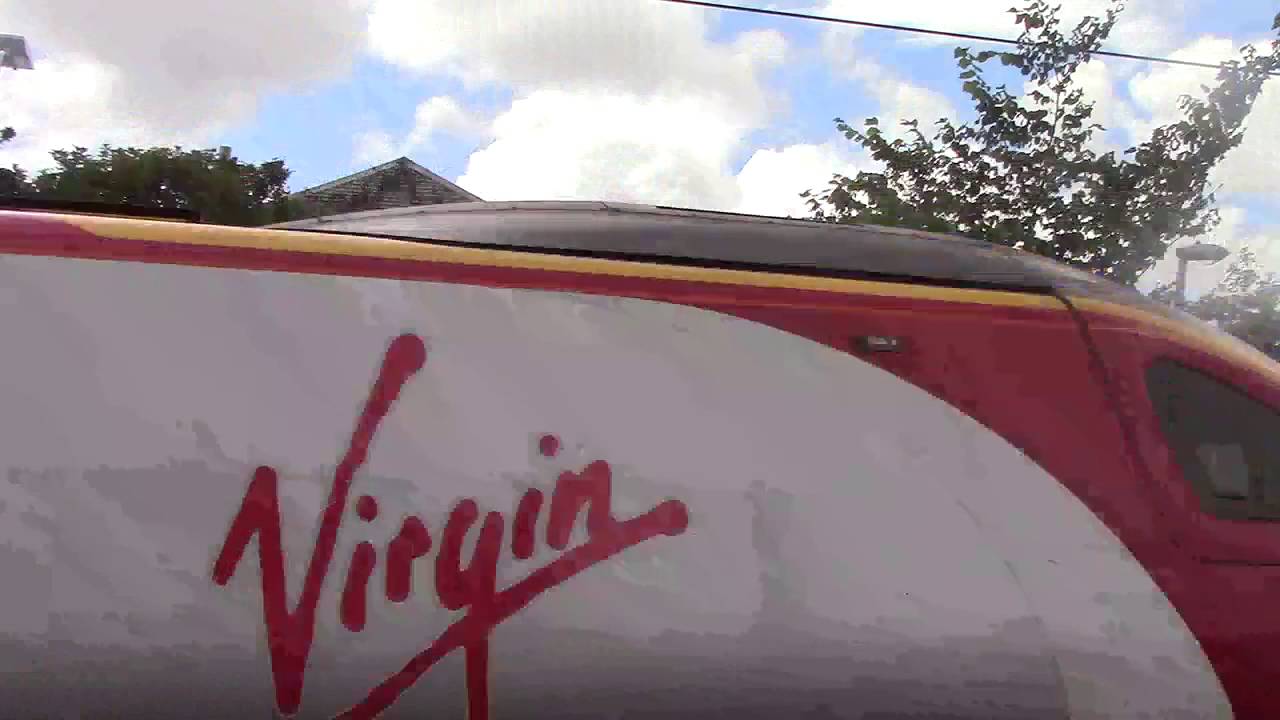 Kingsknowe Level crossing - YouTube