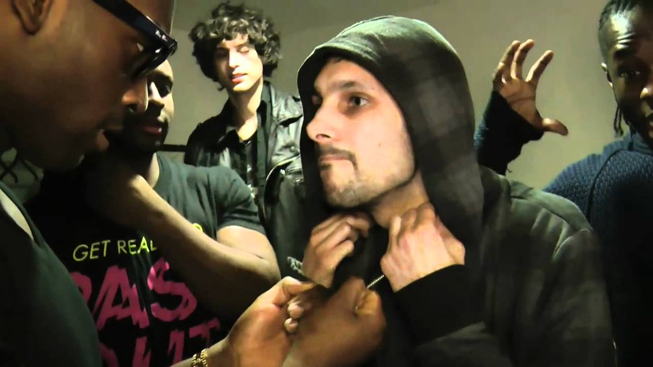 Necklace trick by Dynamo (AWESOME+SCARY) - YouTube