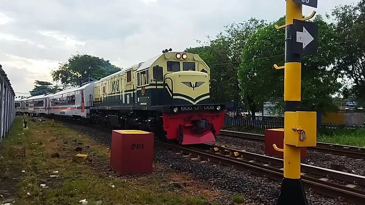 KEBERANGKATAN KERETA API PAGI HARI DARI STASIUN SEMARANG TAWANG - PART ...