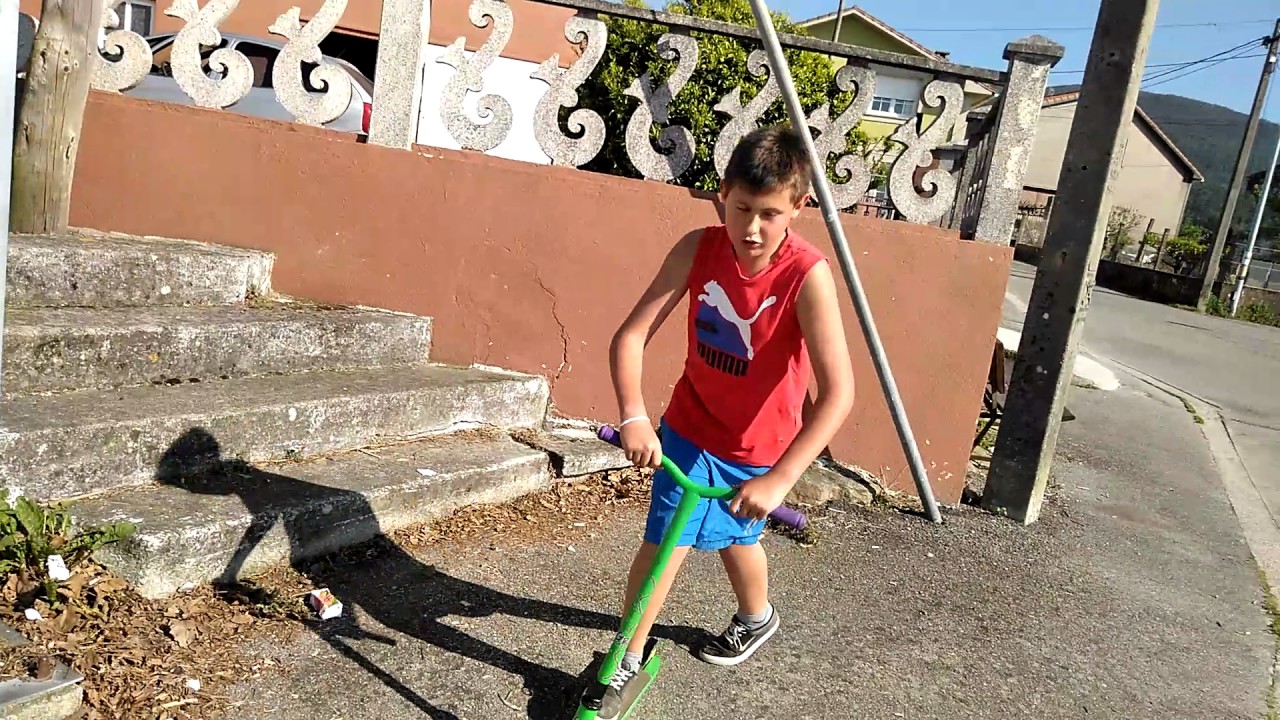 Haciendo trucos con el scutter - YouTube