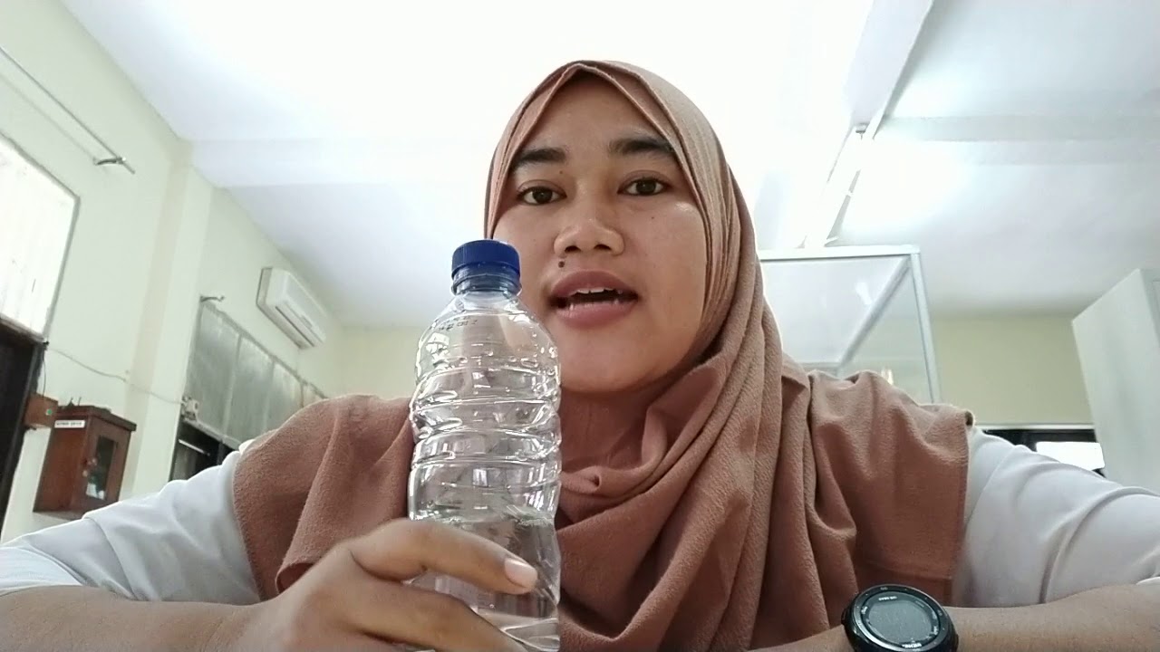 Tutorial.. Minum air dari botol - YouTube