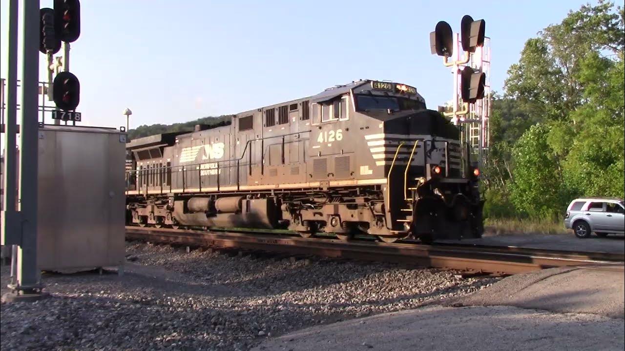 NS #4126 leads NS 143 through Tateville, KY - YouTube
