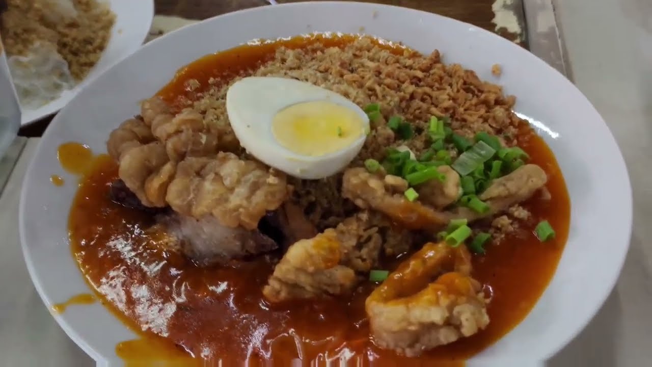 Sikat at pinipilahang Palabok sa Quiapo - overload sa toppings sa ...
