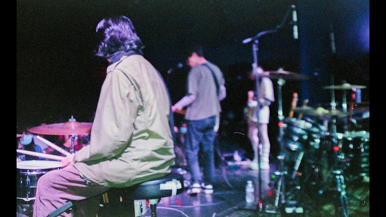 Julie - “Flutter” live @ Lodge Room 12/29/21 (Los Angeles, CA ...