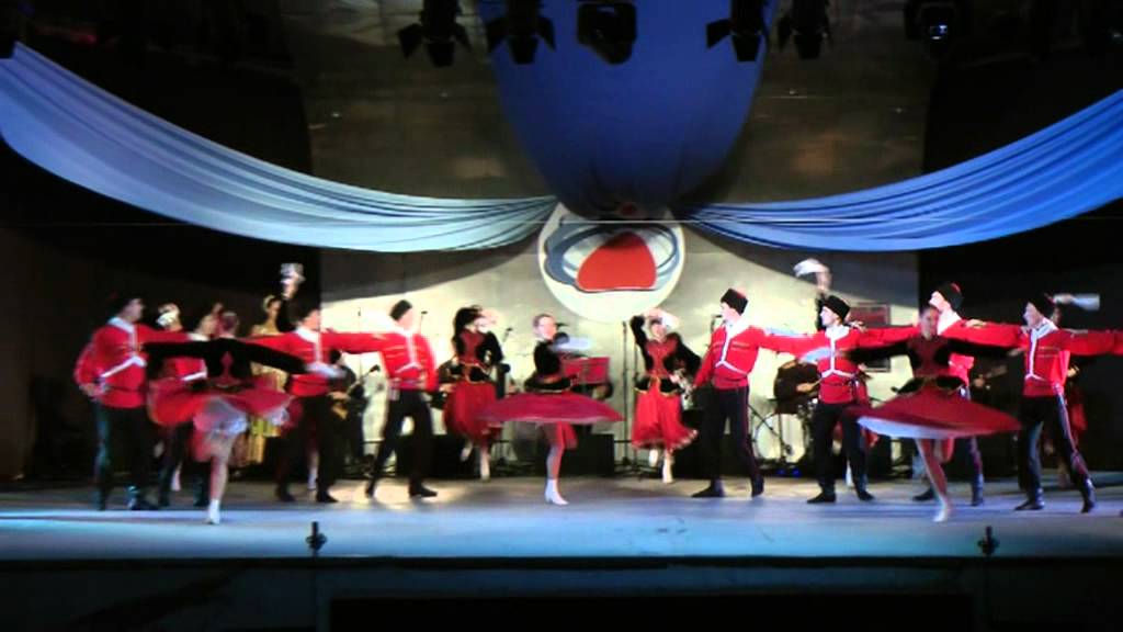 Russian folk dance: V kazachiey stanice / В казачьей станице - YouTube