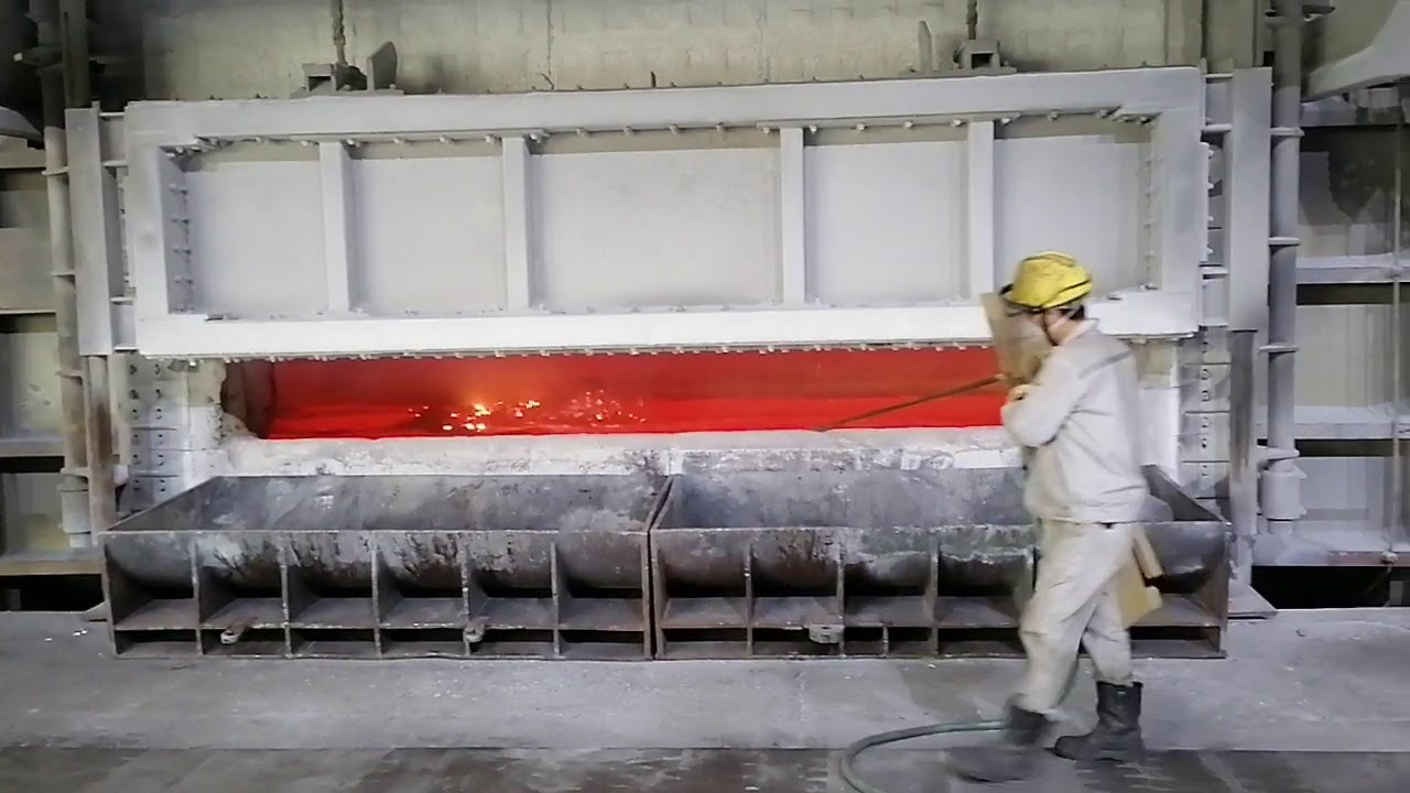 Refining Flux Reaction in Molten Aluminum - YouTube