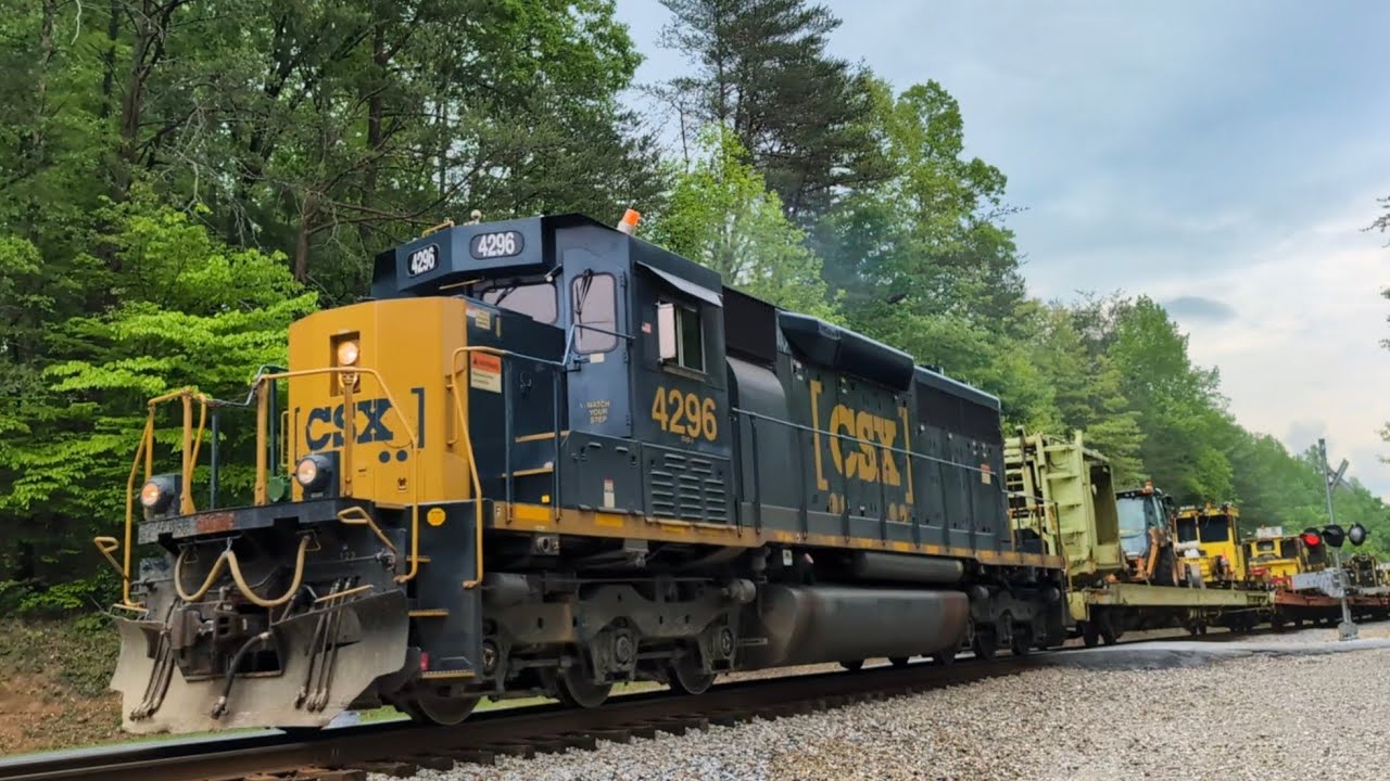CSX W051 With CSX 4296 rolling north by Moodytown, hauling a load of MOW equipment!! - YouTube