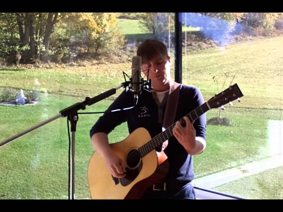 "On my way" Live Acoustic - YouTube