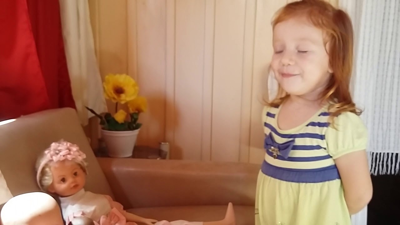 brincando de boneca - YouTube
