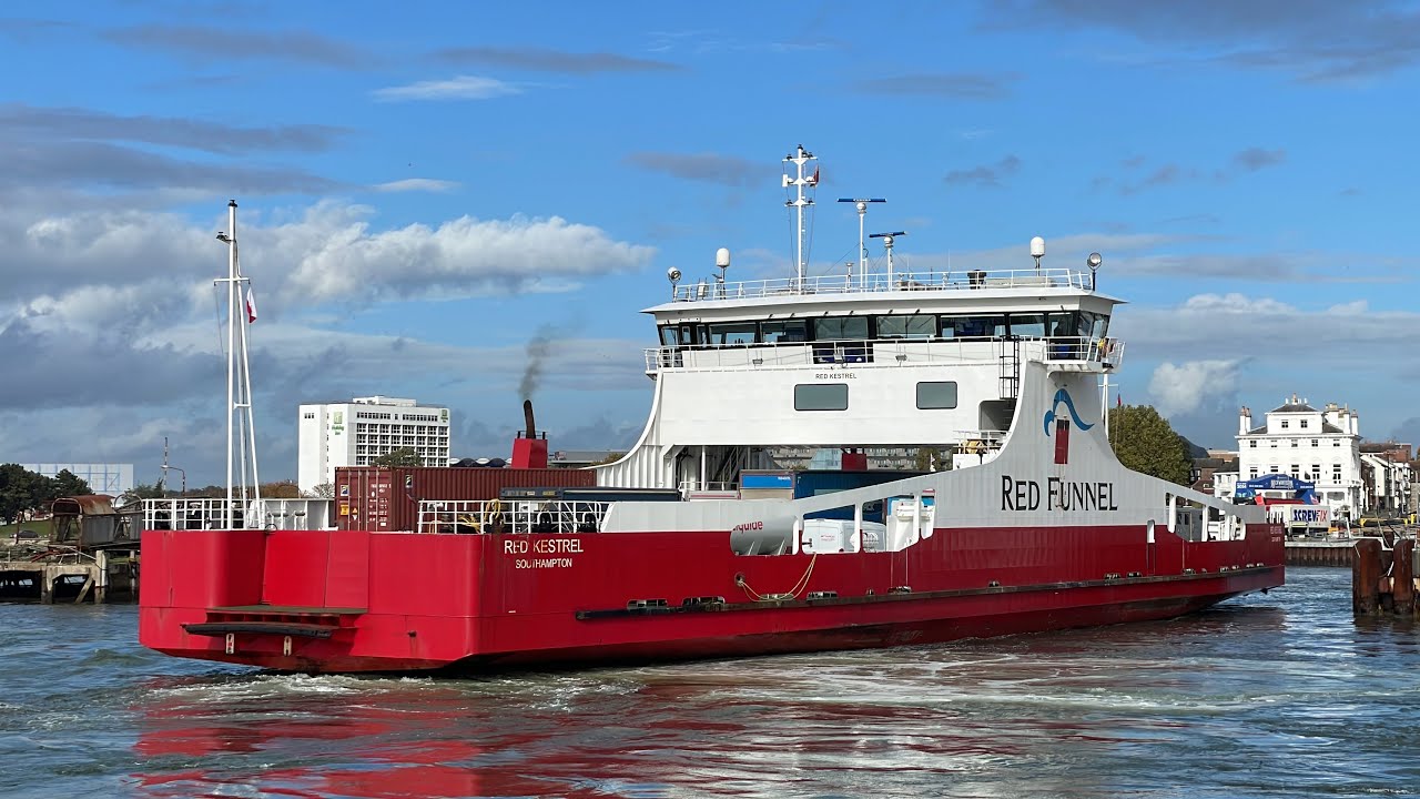 MV Red Eagle & MV Red Kestrel at Southampton, 26/10/23 - YouTube