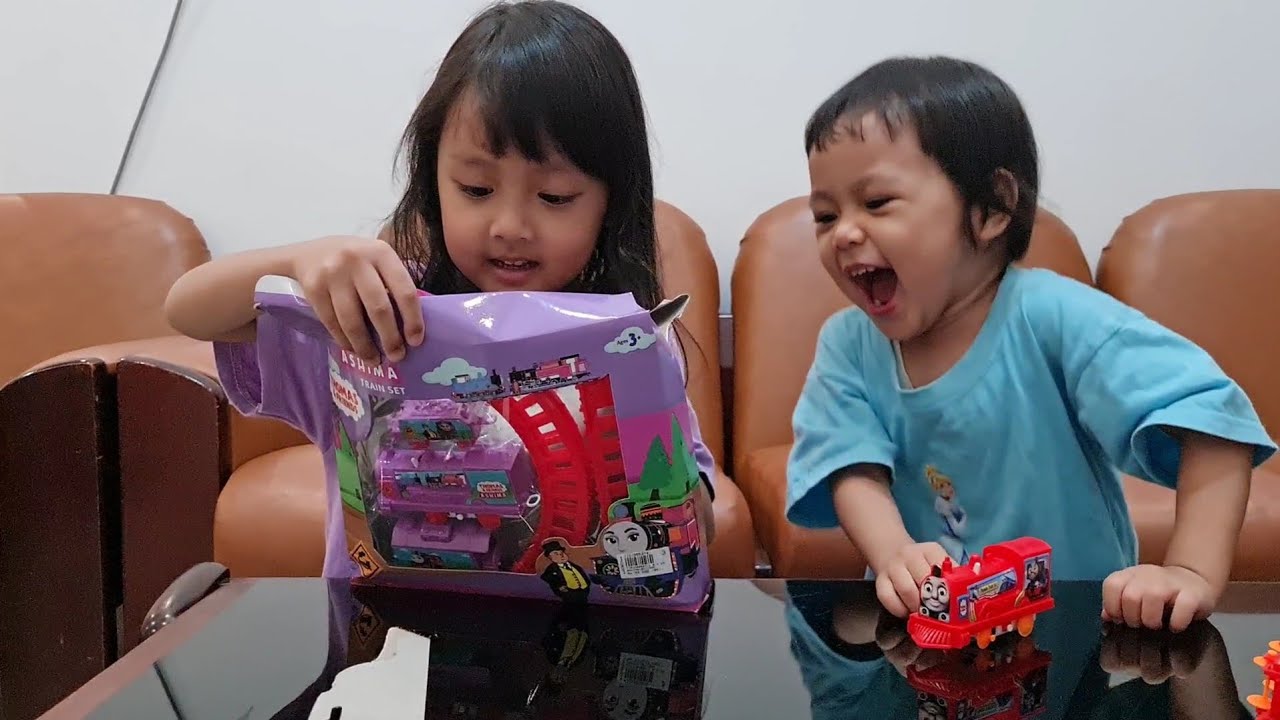 Unboxing Mainan Thomas and friends | mainan Kereta api - YouTube