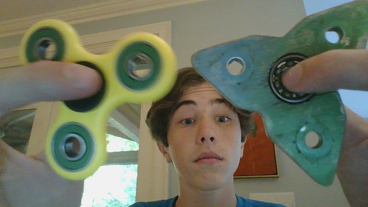 Homemade vs Real Fidget Spinner! - YouTube