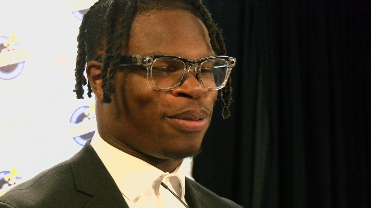 Wide receiver, defensive back Travis Hunter receives awards - YouTube