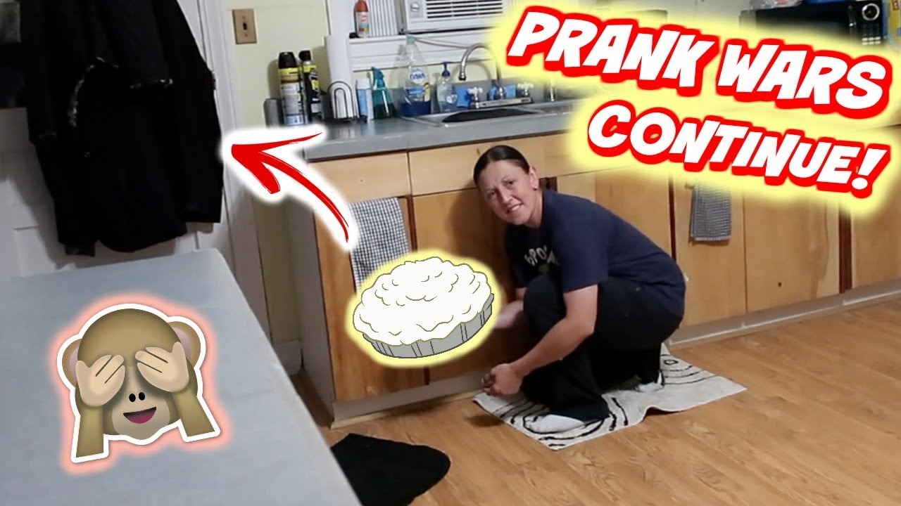 PRANK WARS CONTINUE! *Mom pranks Daughter with Shaving Cream Pie* - YouTube