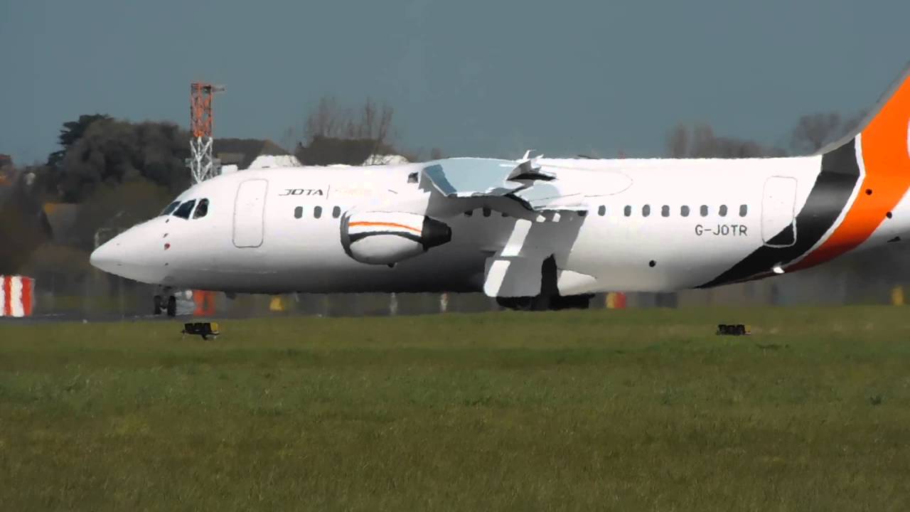 London Southend Airport Plane Spotting Jota Aviation G-JOTR Arrival 06 ...