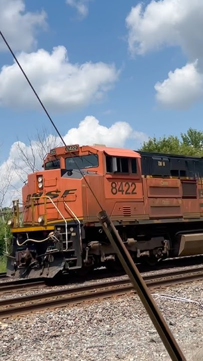 BNSF SD70ACe #8422 leads coal train through Naperville! - YouTube