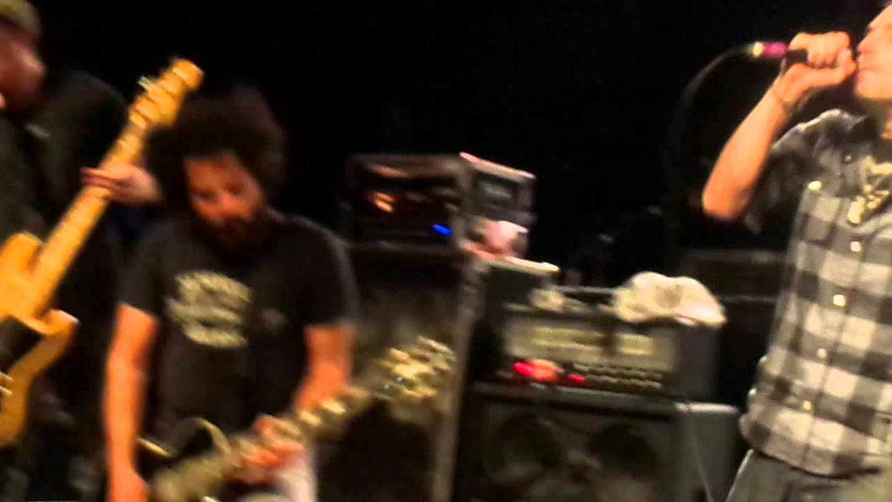 Matt Flyzik singing ft. Hit The Lights live - YouTube