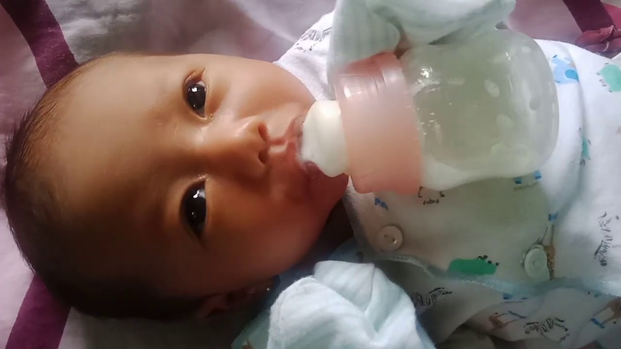 bayi bisa pegang dot sendiri - YouTube