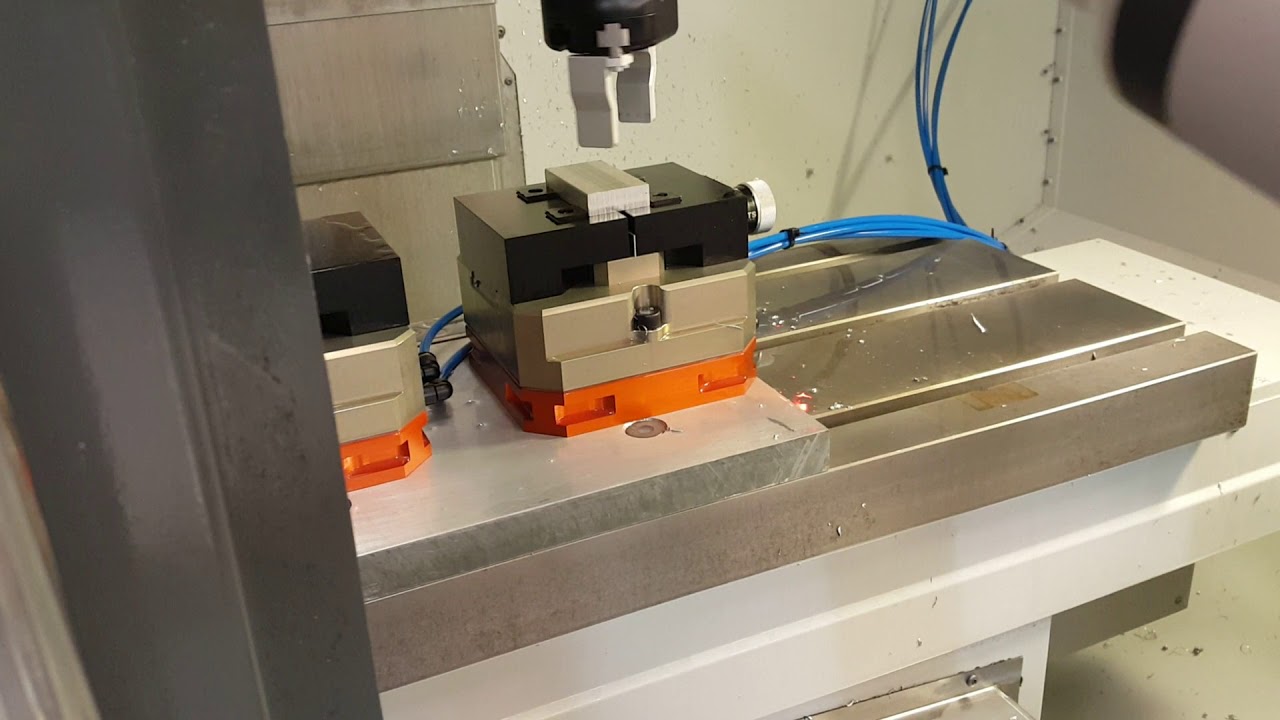 Ur5e install. New infeed for material. Loading machine - YouTube