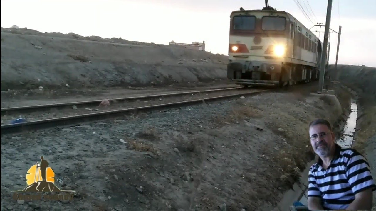 Le phosphate venant de Benazzouz vers Safi entre dans la gare de ...