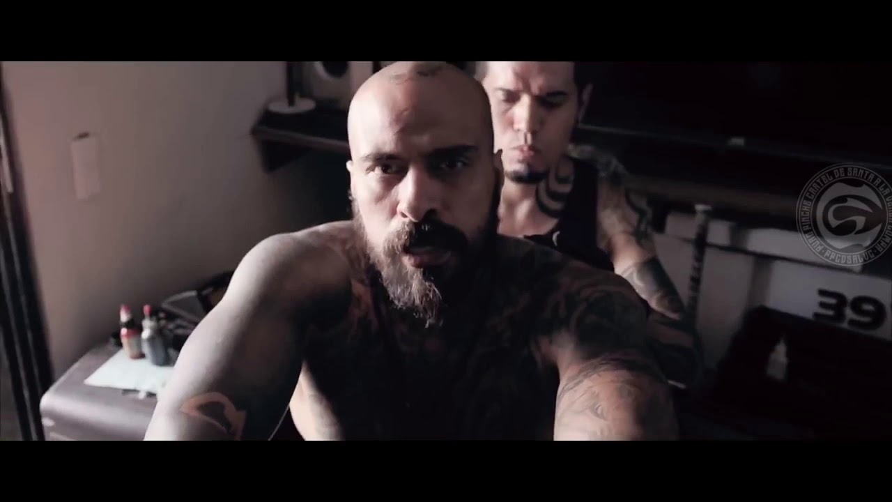 cartel de santa diferencias del tráiler y la película LOS JEFES - YouTube