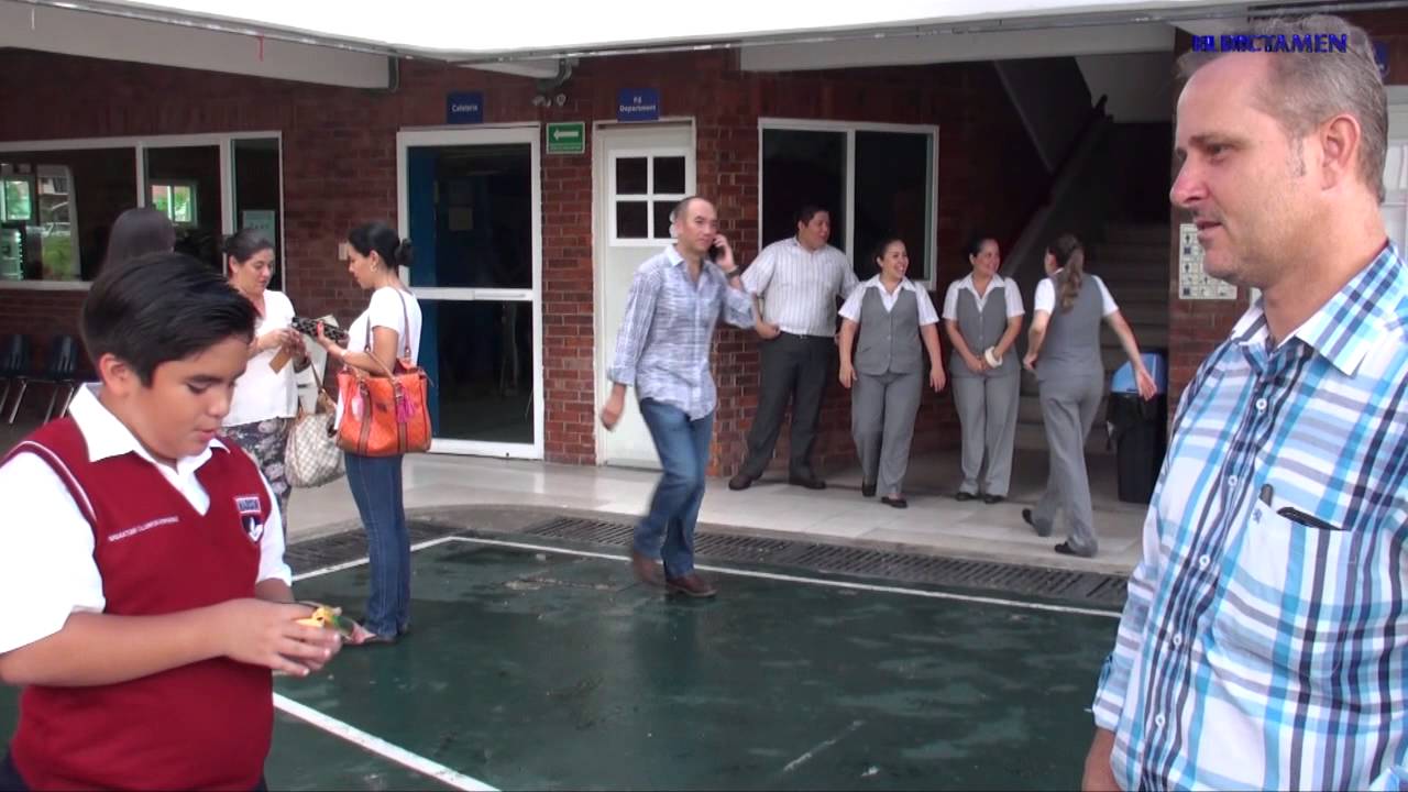 Alumnos del Colegio Madison exponen trabajos de altruismo - YouTube