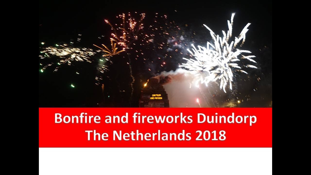Bonfire and fireworks Duindorp,The Netherlands 2018-พุปีใหม่ใน ...