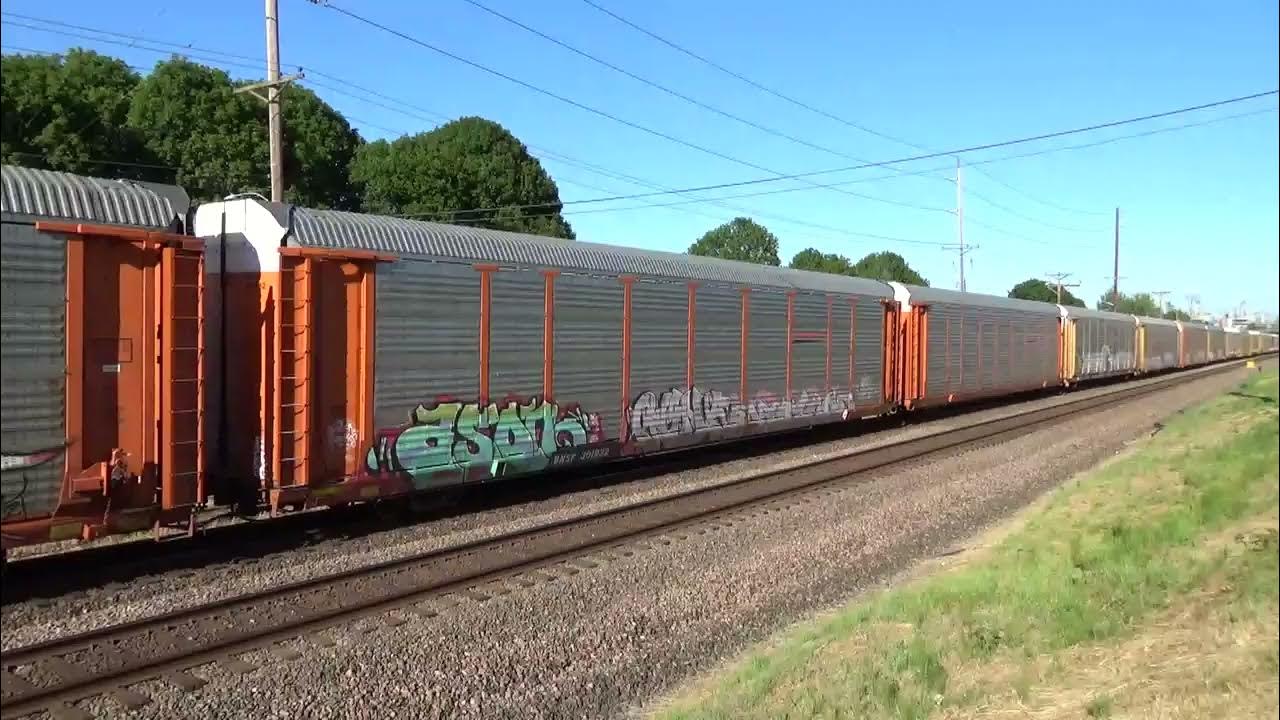(Southbound) BNSF Autorack Train passes through Ruston Way. - YouTube