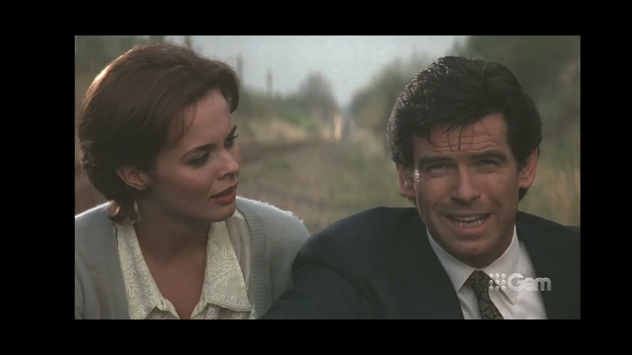 Goldeneye (1995) Bond and Natalya escape Trevelyan's train - YouTube