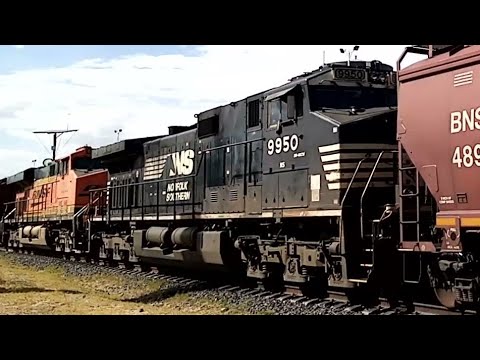 La BNSF 5056 liderando un granolero, y UNA DASH 9 ORIGINAL DE NS (9950) - YouTube