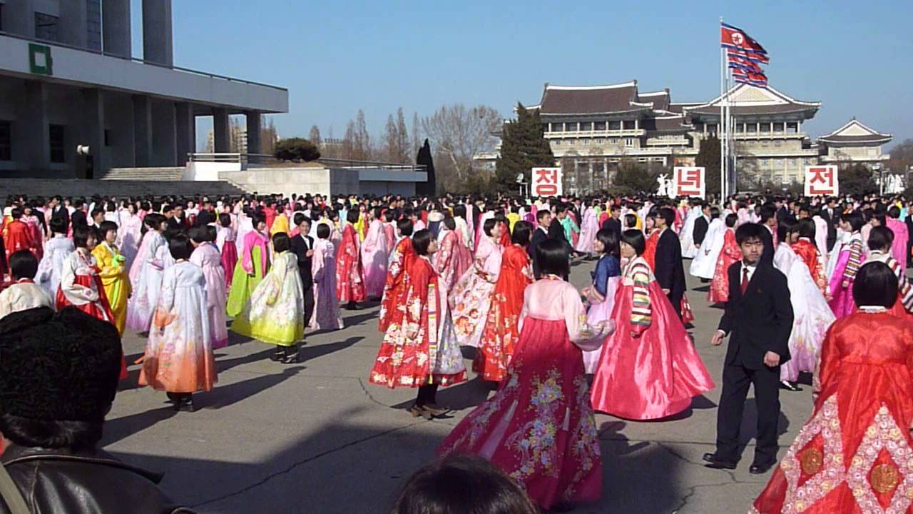 Dancing in the DPRK - YouTube
