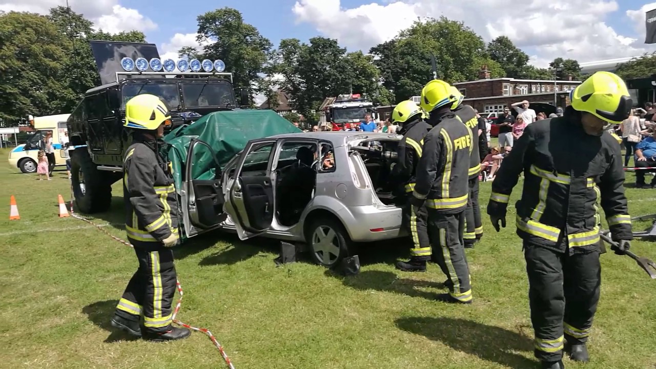 Car cutting demo fire service - YouTube