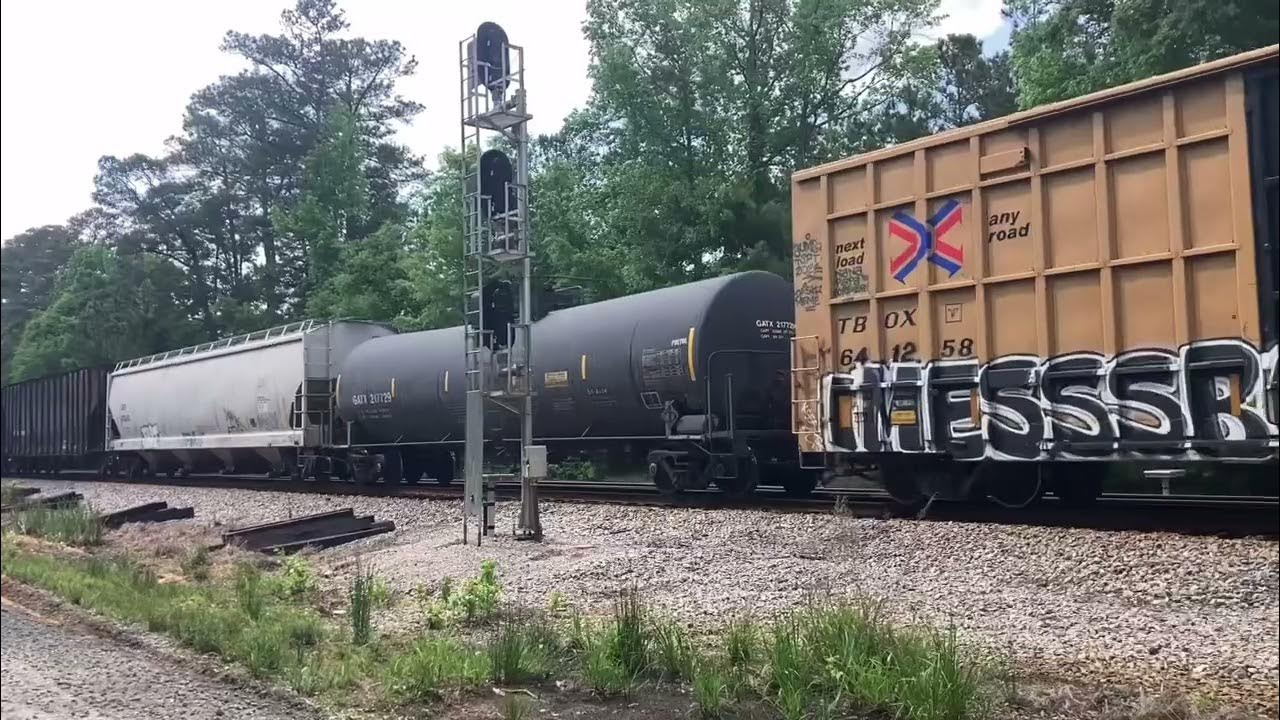 CSX 912 Leads Long CSX M492 NB Manifest Train Mars Bluff SC With Horn Salute - YouTube