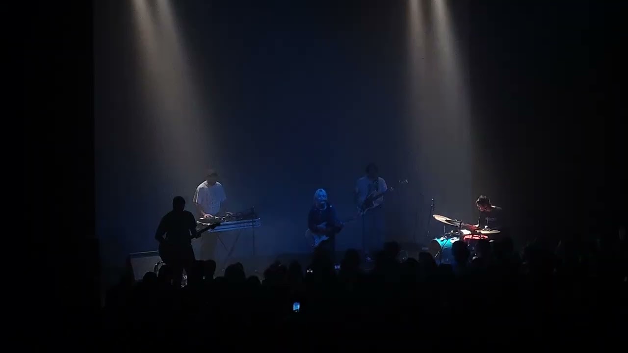 Men I Trust: Billie Toppy (Excerpt) live @ Trafó, Budapest, Hungary ...