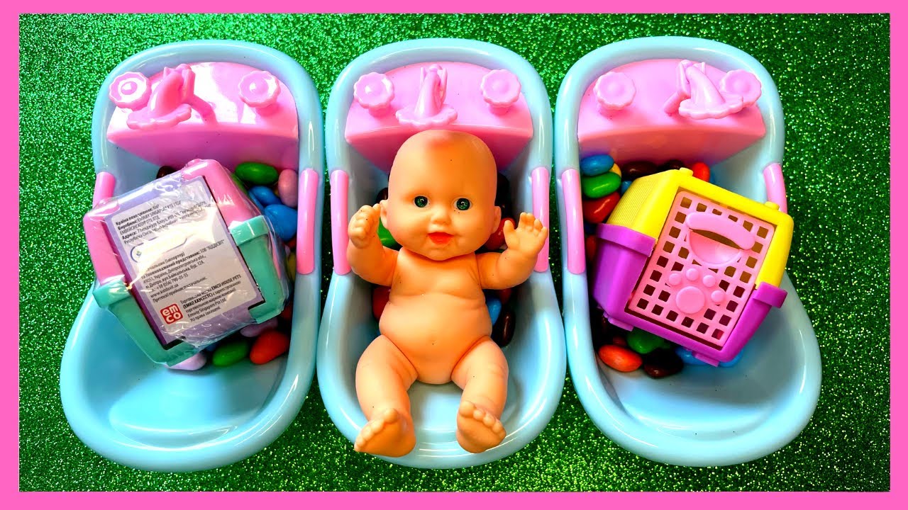 Colors Magic M&M's Mixing Candy in 3 Bathtubs with Dolls & Secret ...