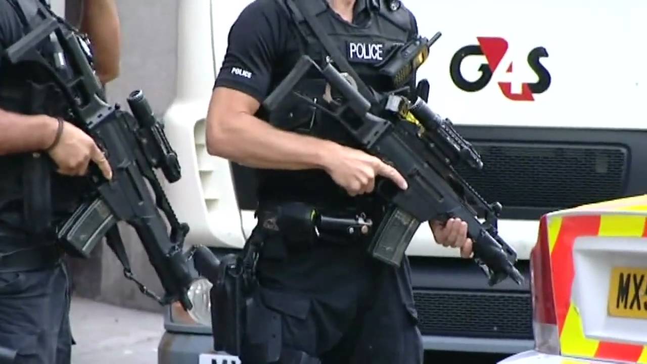 Police used shotgun taser on Moat - YouTube