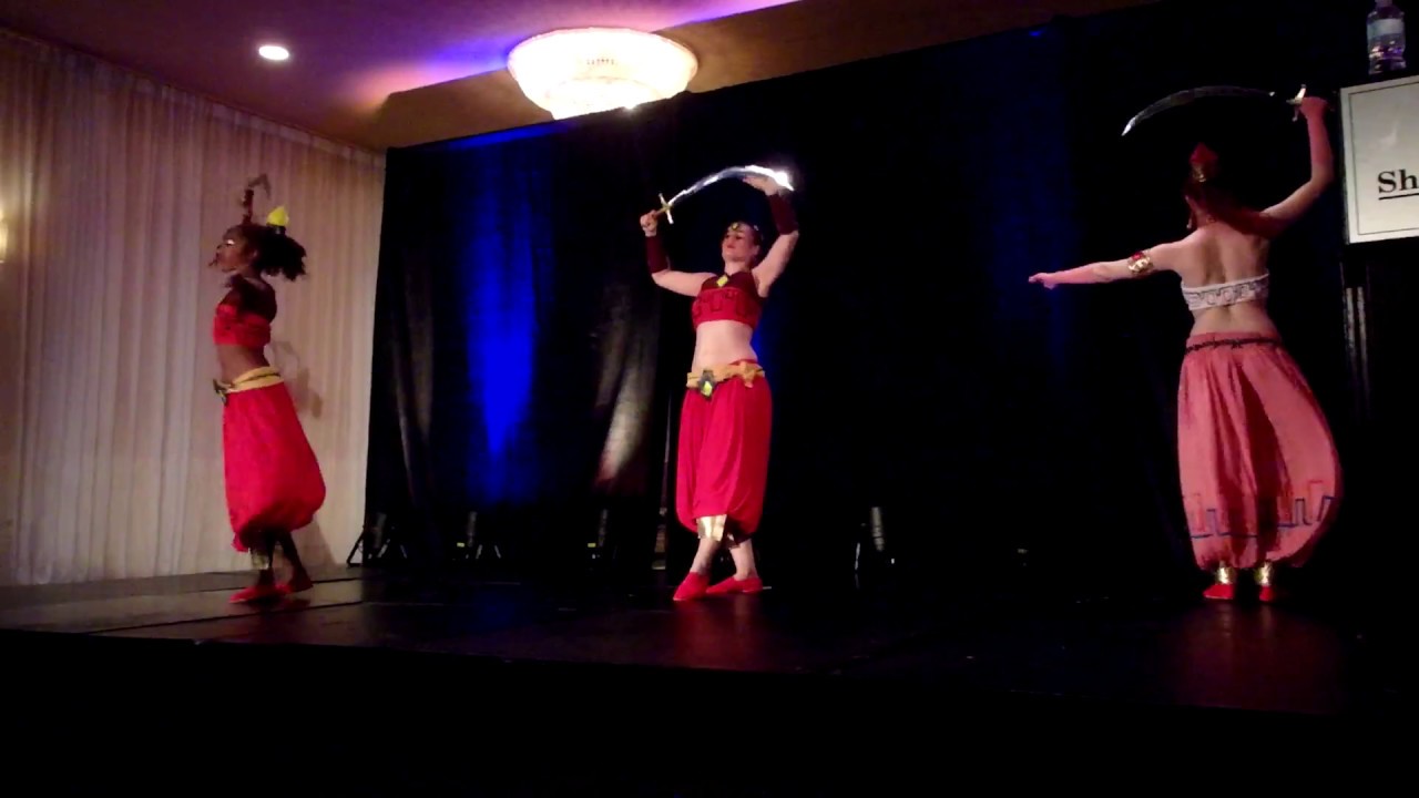 Gerudo Cosplay Sword Dance - YouTube