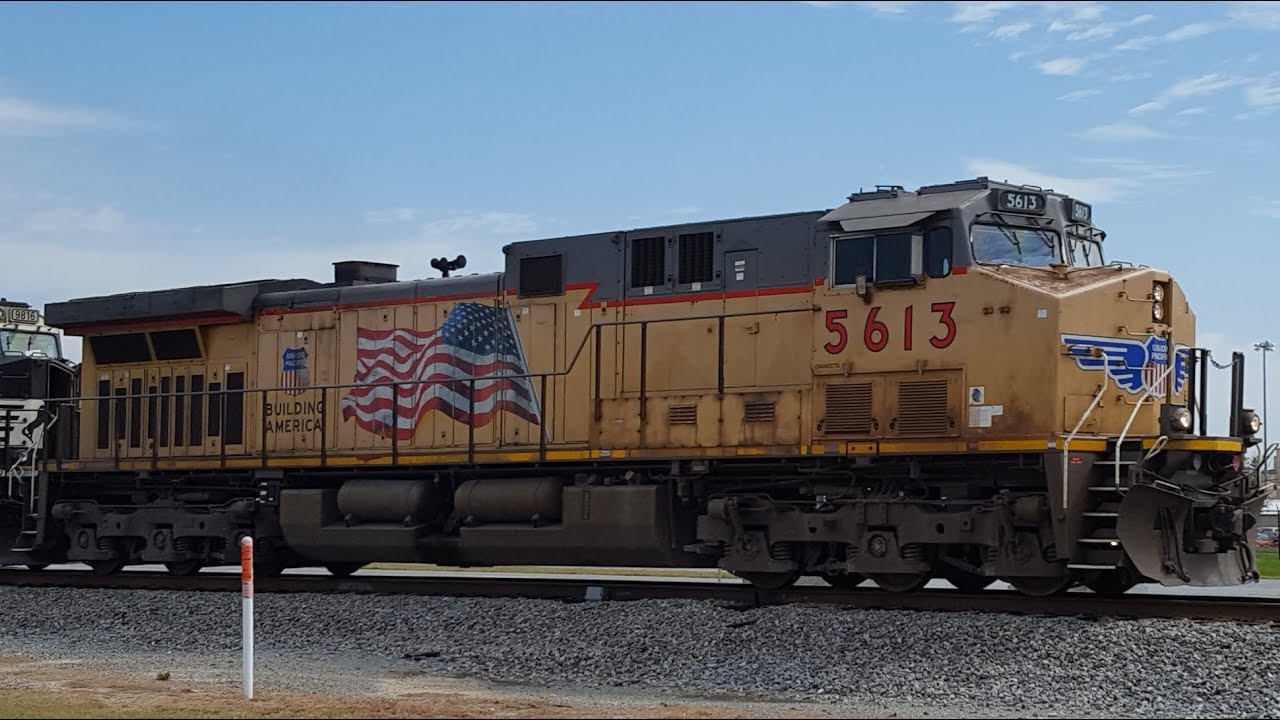 SD60E Trails on 276, UP AC44CW Leads 321, SD70M-2 Duo Leads 285, and ...