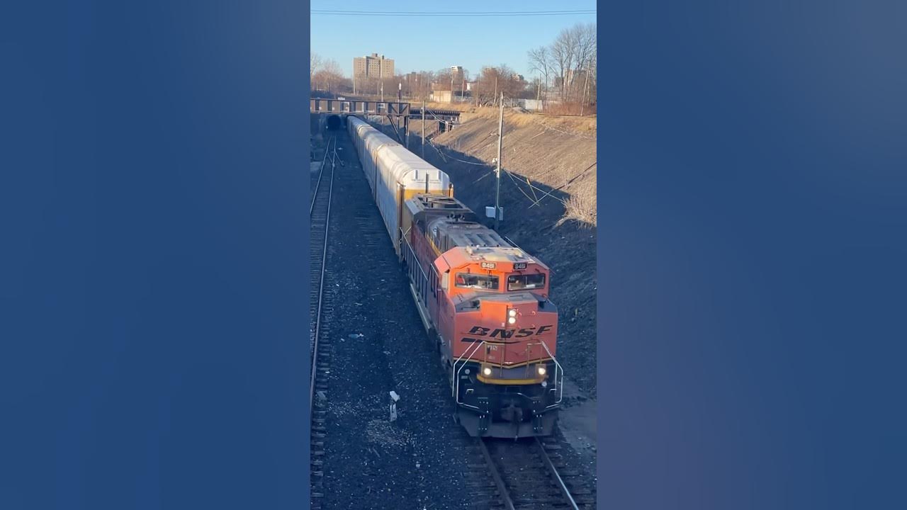 BNSF 8481 leads CPKC 734 out of the tunnel! #shorts #trains #bnsf #cpkc #railfanning - YouTube