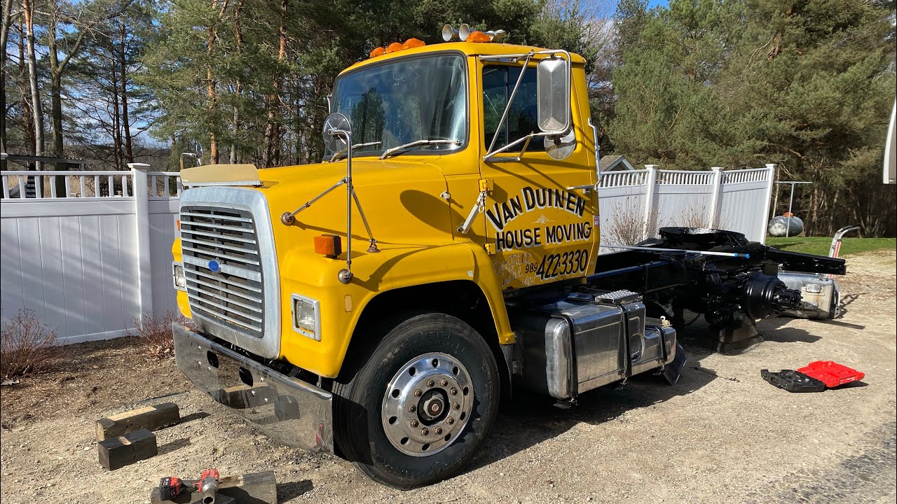 Ford L9000 Episode 22: Polishing aluminum and NEW TIRES - YouTube
