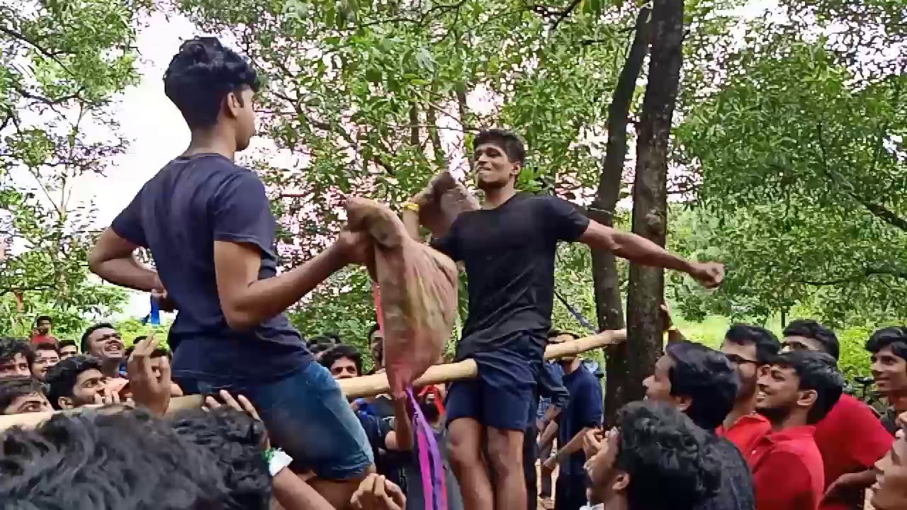 The great pillow fight. Onam games. Techkeralites. IIT Kharagpur - YouTube