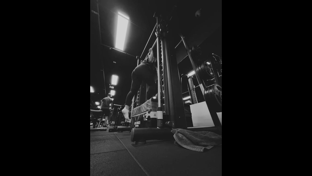 Single Leg Step Ups - SMITH MACHINE - YouTube