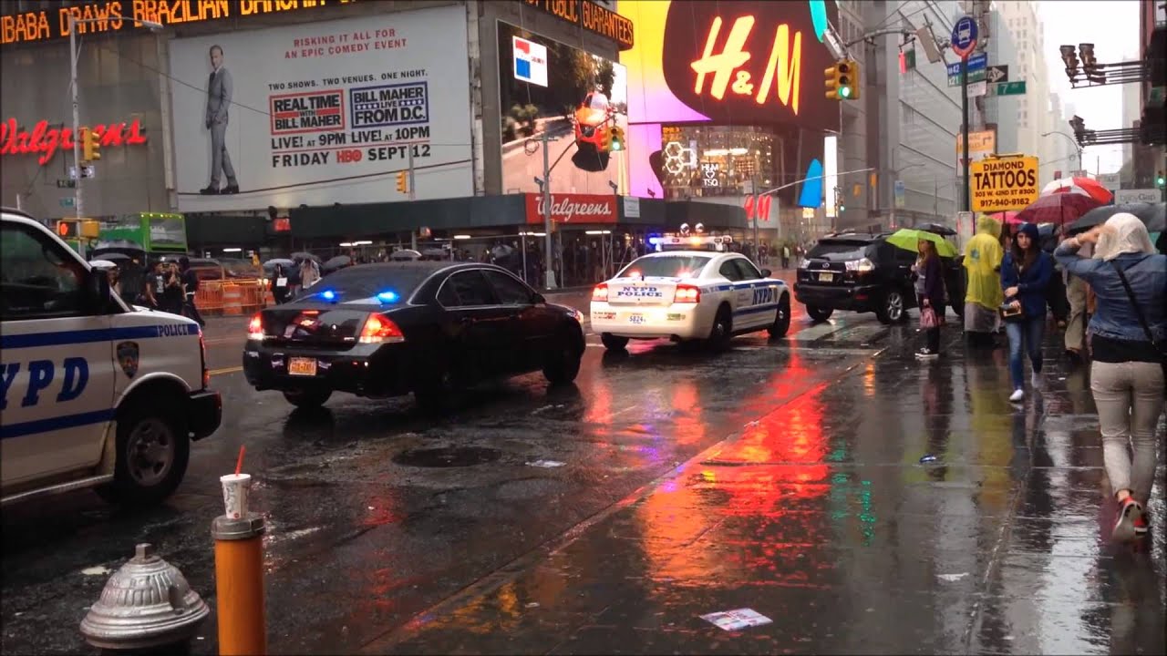 RARE CATCH OF 2 NYPD HERCULES TEAMS CROSSING PATHS AS THEY PATROL ON W ...