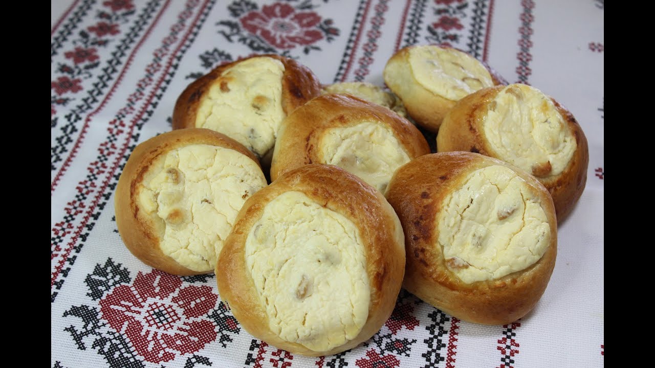 "Vatrushki", Russian sweet bread, filled with farmer cheese (tvorog ...