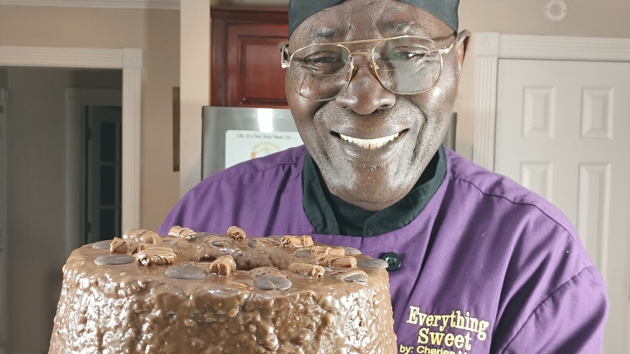 Tootsie roll Jaw dropping pound cake🎂 - YouTube