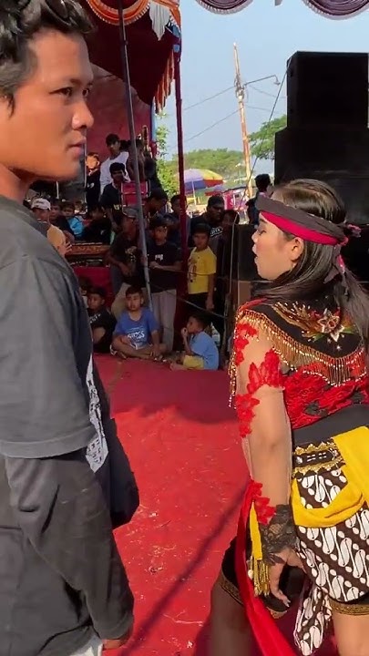 WLB BERGOYANG‼️MBAK TINA DAN FAFA KESURUPAN #plesirmbarong #kesurupan #jaranan #nyurup #shorts # ...