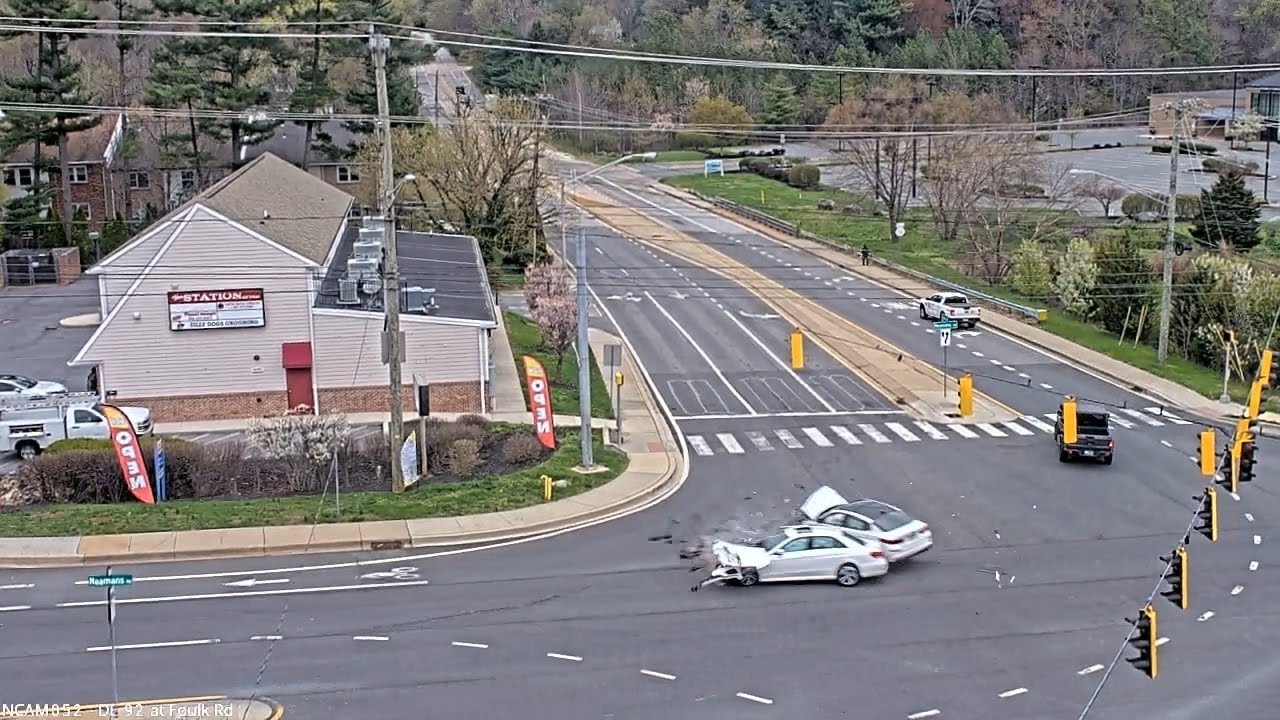 [HORROR] Delaware: Red Light Runner Crashes Head-On Into Driver Turning ...