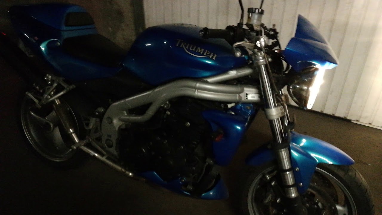 Triumph speed triple 955i 2002 - YouTube